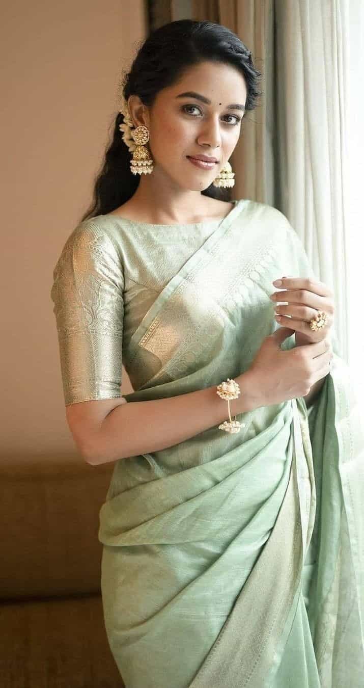 25+ Latest Boat Neck Blouse Designs for a Stylish Look - Blouse Desgins